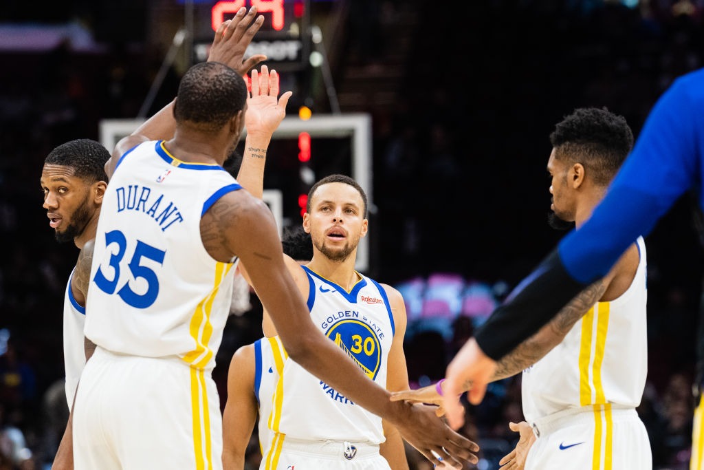 Stephen Curry has fun with 42 points at Quicken Loans Arena