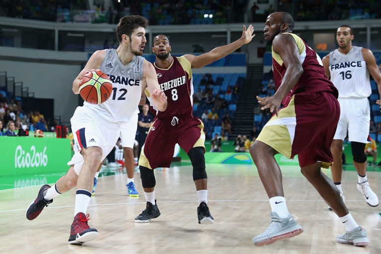 Nando De Colo considera su vuelta a la NBA