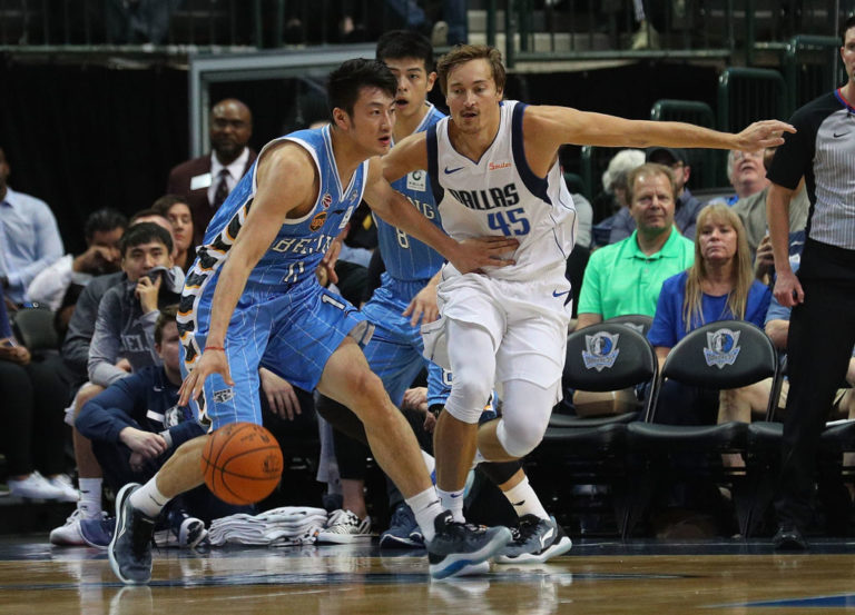 Los 76ers incorporan a Ryan Broekhoff