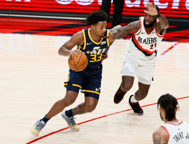 Elijah Hughes centra su verano en mejorar defensivamente