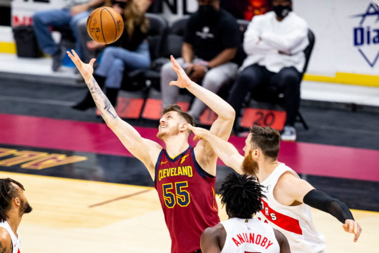 Isaiah Hartenstein realizará el training camp con los Clippers