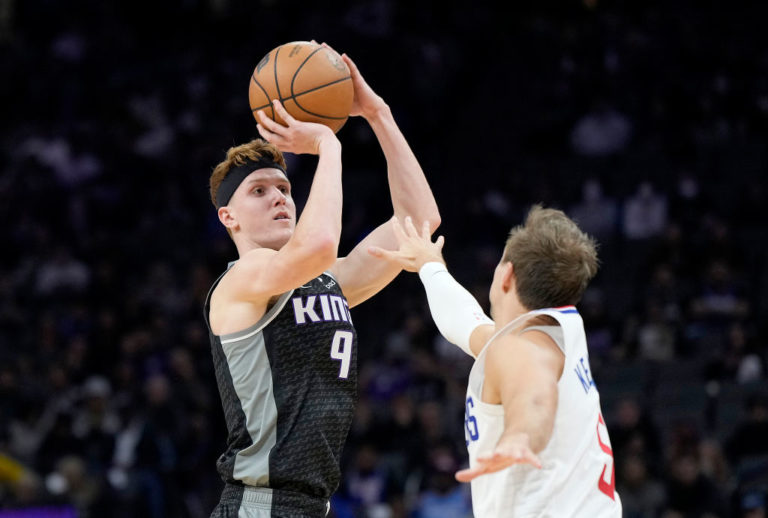 The Kings add their first win thanks to Kevin Huerter's 27 points