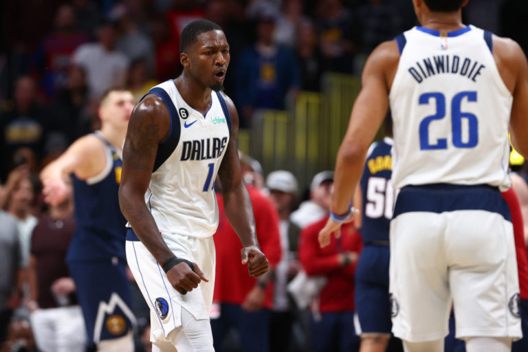 Dallas vence en Denver para sumar su tercer triunfo consecutivo