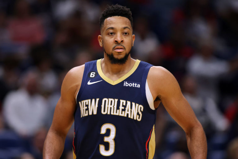 Un fantástico C.J. McCollum de 40 puntos lidera el triunfo de Pelicans