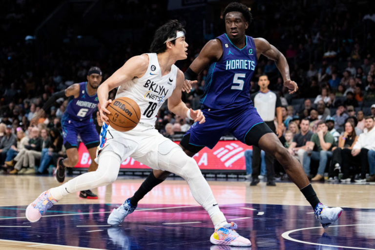 Jacque Vaughn elogia la versatilidad de Yuta Watanabe