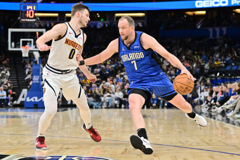 Joe Ingles signs with the Timberwolves