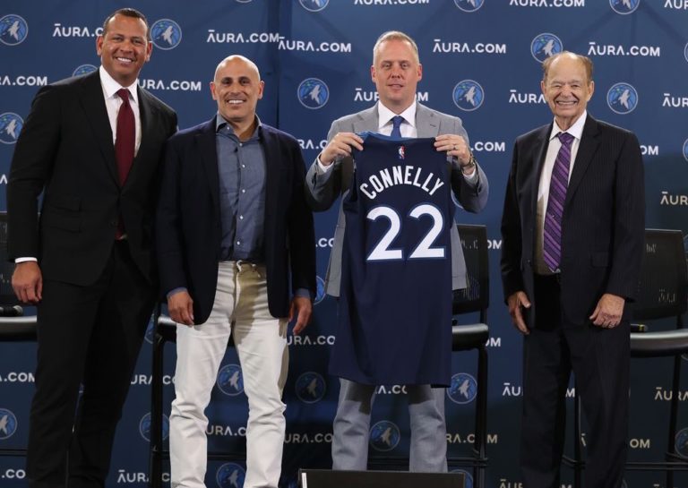 Tim Connelly continuará al mando de los Timberwolves
