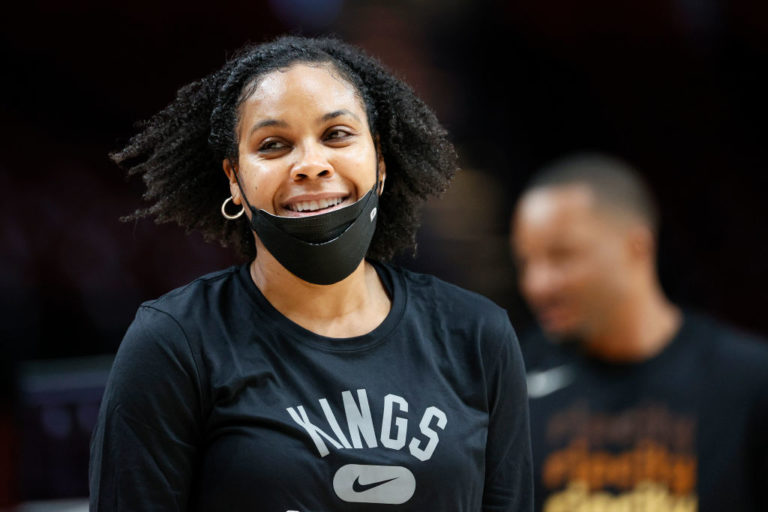 Lindsey Harding joins the coaching staff of the Lakers