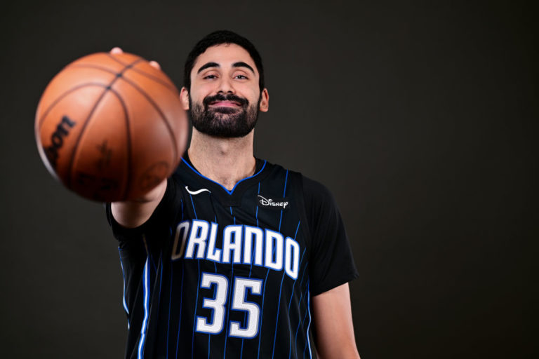 Goga Bitadze renews with the Magic