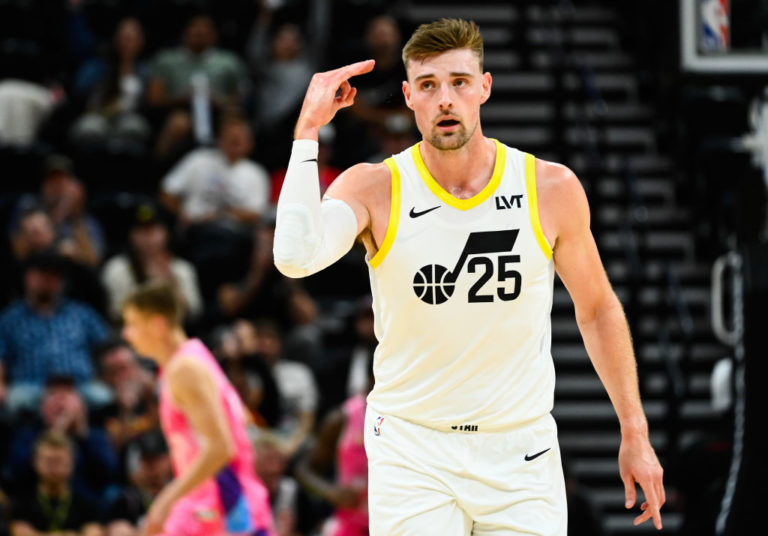 Micah Potter re-signs with the Utah Jazz