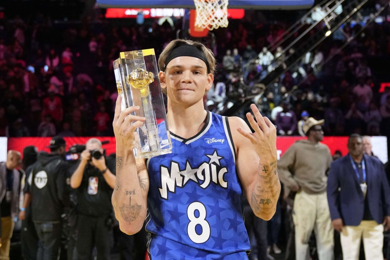 Mac McClung wins his third consecutive slam dunk title