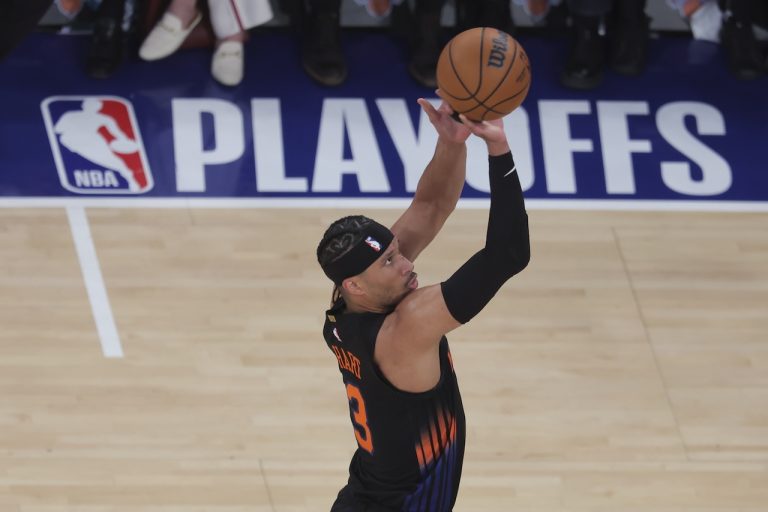 Josh Hart pone el 2-0 ante los Cavs