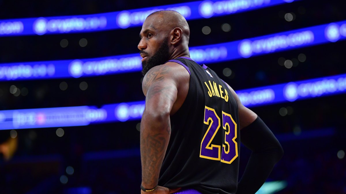LeBron James, inclinado hacia los Lakers